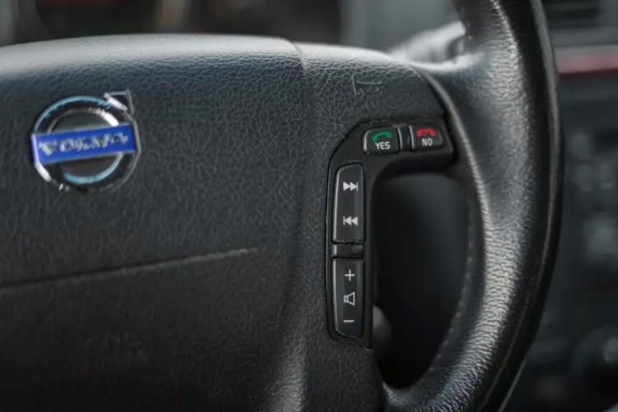 Pelēks Volvo S80 2006 Liepāja, ar dzinēja tilpumu 2.40 L un nobraukumu 272 tūkst. km par 2750 €, foto 22 vietnē AUTOMOTO.COM.LV