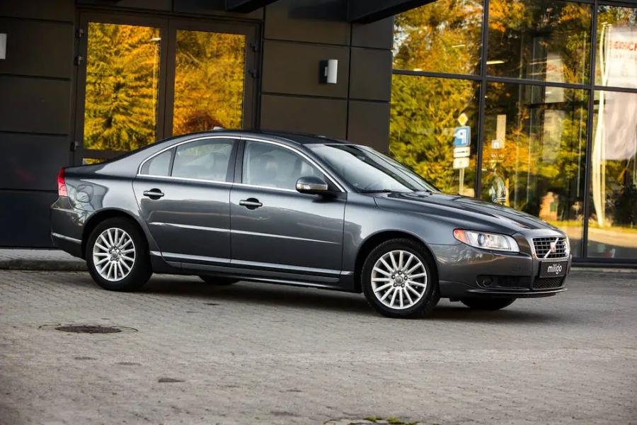Grey Volvo S80 2006 in Jelgava, with an engine capacity of 2.50 L and mileage of 243 thousand km for 4890 €, photo 4 on AUTOMOTO.COM.LV