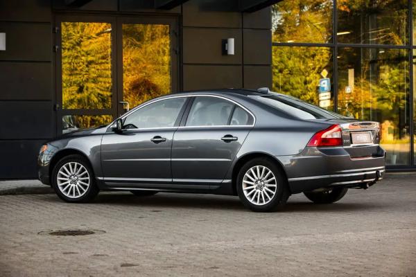 Pelēks Volvo S80 2006 Jelgava, ar dzinēja tilpumu 2.50 L un nobraukumu 243 tūkst. km par 4890 €, foto 9 vietnē AUTOMOTO.COM.LV