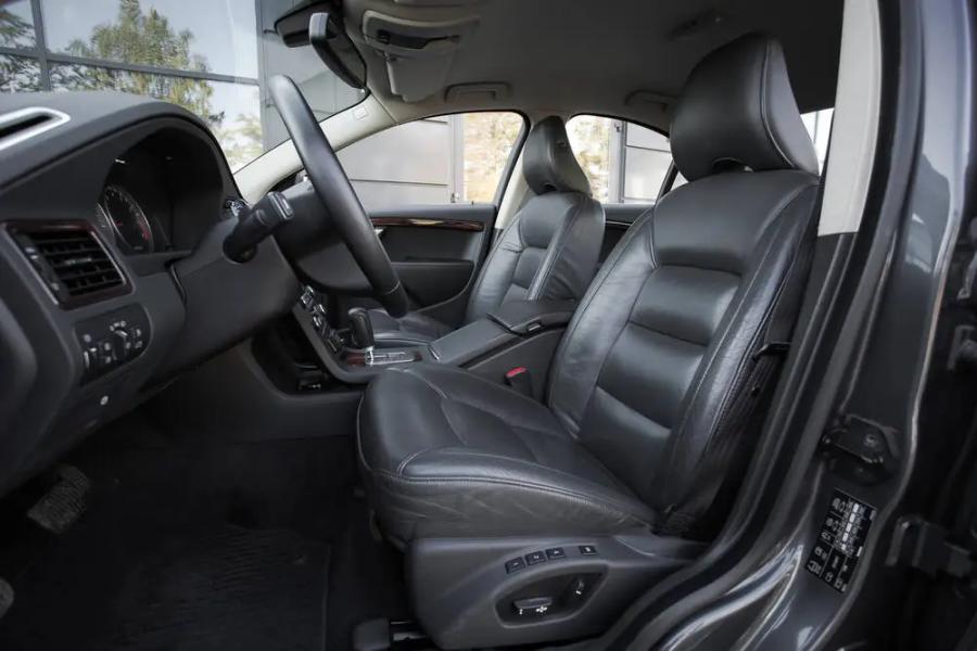 Grey Volvo S80 2006 in Jelgava, with an engine capacity of 2.50 L and mileage of 243 thousand km for 4890 €, photo 14 on AUTOMOTO.COM.LV