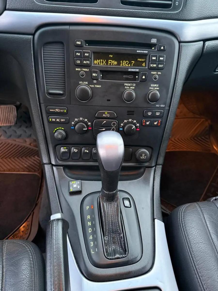 Pelēks Volvo S80 2006 Rīga, ar dzinēja tilpumu 2.40 L un nobraukumu 285 tūkst. km par 2400 €, foto 14 vietnē AUTOMOTO.COM.LV
