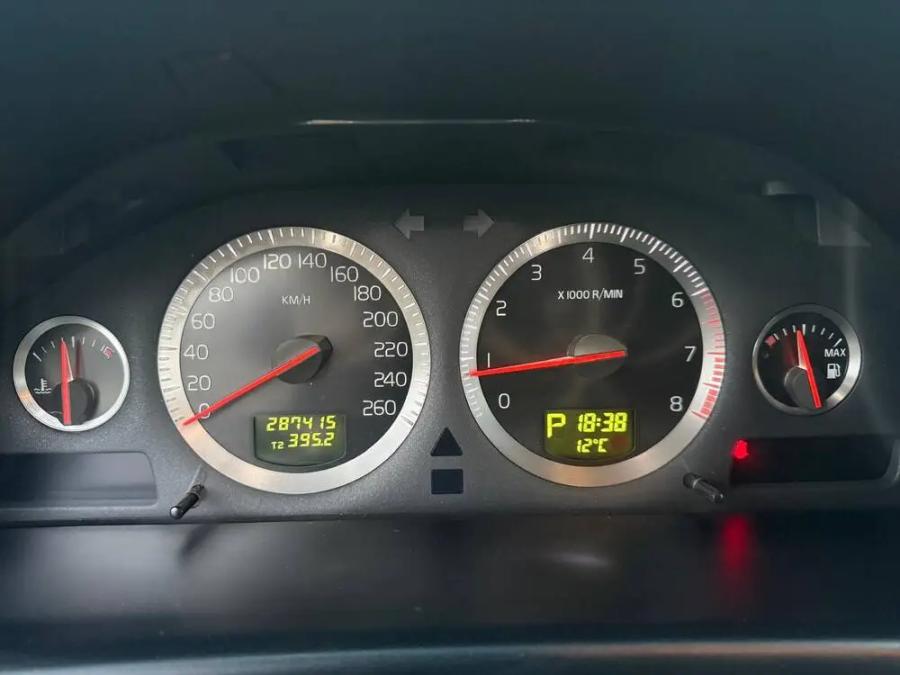 Pelēks Volvo S80 2006 Rīga, ar dzinēja tilpumu 2.40 L un nobraukumu 285 tūkst. km par 2400 €, foto 15 vietnē AUTOMOTO.COM.LV