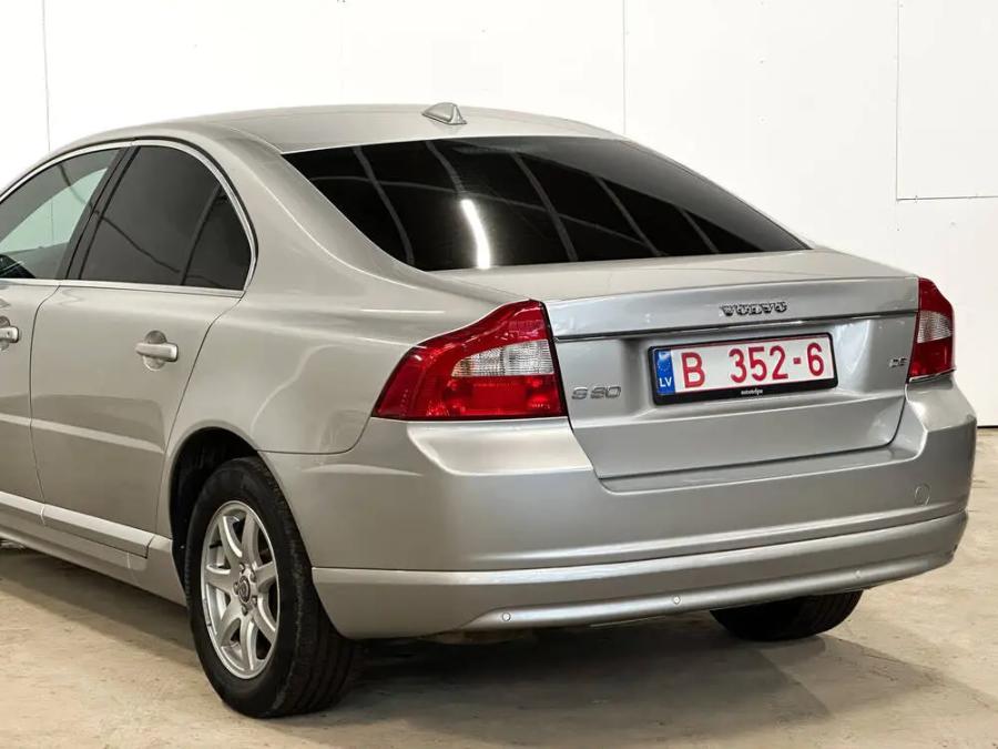 Grey Volvo S80 2006 in Jurmala, with an engine capacity of 2.40 L and mileage of 334 thousand km for 4995 €, photo 9 on AUTOMOTO.COM.LV