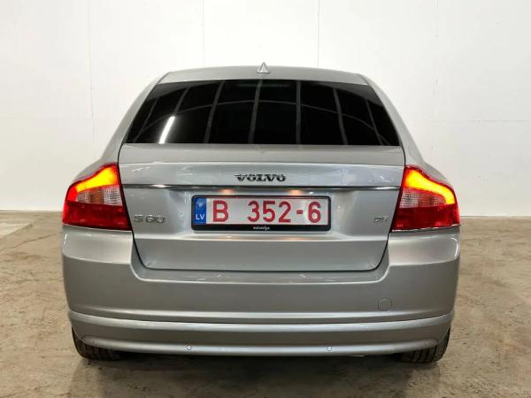 Grey Volvo S80 2006 in Jurmala, with an engine capacity of 2.40 L and mileage of 334 thousand km for 4995 €, photo 9 on AUTOMOTO.COM.LV