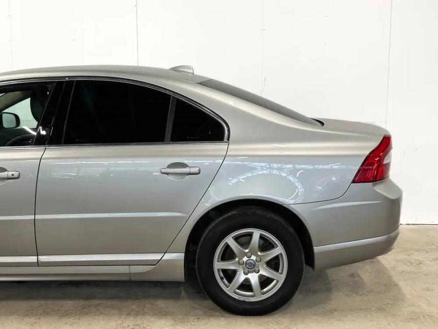 Grey Volvo S80 2006 in Jurmala, with an engine capacity of 2.40 L and mileage of 334 thousand km for 4995 €, photo 16 on AUTOMOTO.COM.LV