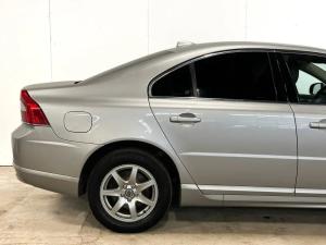 Grey Volvo S80 2006 in Jurmala, with an engine capacity of 2.40 L and mileage of 334 thousand km for 4995 €, photo 18 on AUTOMOTO.COM.LV