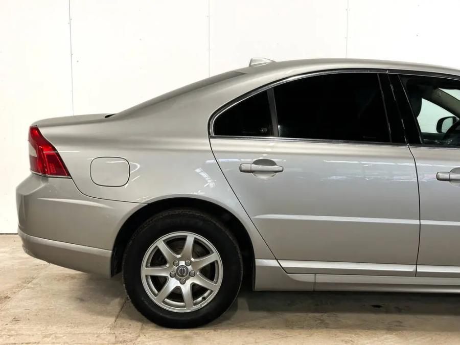 Grey Volvo S80 2006 in Jurmala, with an engine capacity of 2.40 L and mileage of 334 thousand km for 4995 €, photo 18 on AUTOMOTO.COM.LV