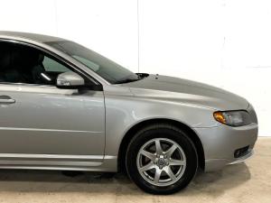 Grey Volvo S80 2006 in Jurmala, with an engine capacity of 2.40 L and mileage of 334 thousand km for 4995 €, photo 19 on AUTOMOTO.COM.LV