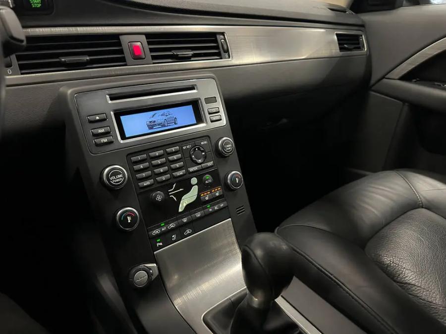Grey Volvo S80 2006 in Jurmala, with an engine capacity of 2.40 L and mileage of 334 thousand km for 4995 €, photo 25 on AUTOMOTO.COM.LV