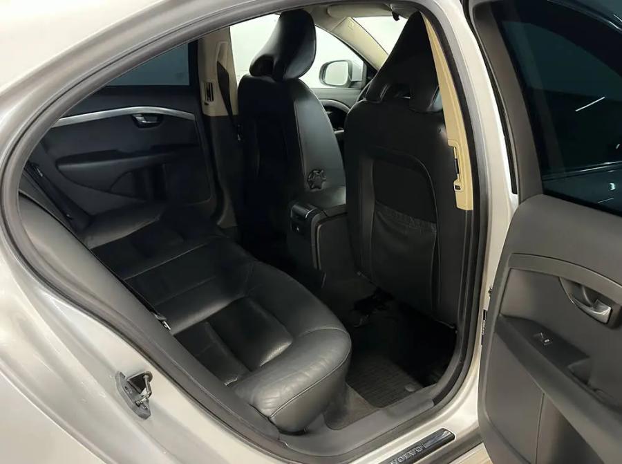 Grey Volvo S80 2006 in Jurmala, with an engine capacity of 2.40 L and mileage of 334 thousand km for 4995 €, photo 27 on AUTOMOTO.COM.LV