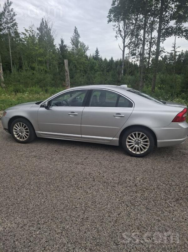 Grey Volvo S80 2006 in Valka, with an engine capacity of 2.40 L and mileage of 372 thousand km for 3500 €, photo 1 on AUTOMOTO.COM.LV