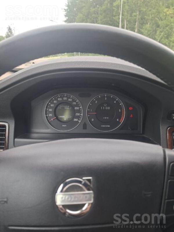 Grey Volvo S80 2006 in Valka, with an engine capacity of 2.40 L and mileage of 372 thousand km for 3500 €, photo 6 on AUTOMOTO.COM.LV