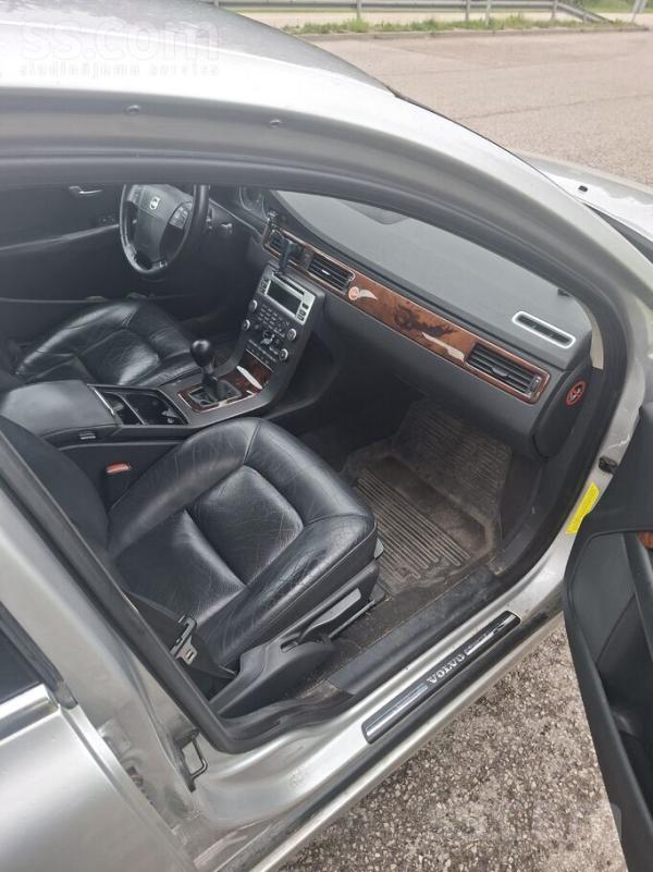 Grey Volvo S80 2006 in Valka, with an engine capacity of 2.40 L and mileage of 372 thousand km for 3500 €, photo 7 on AUTOMOTO.COM.LV
