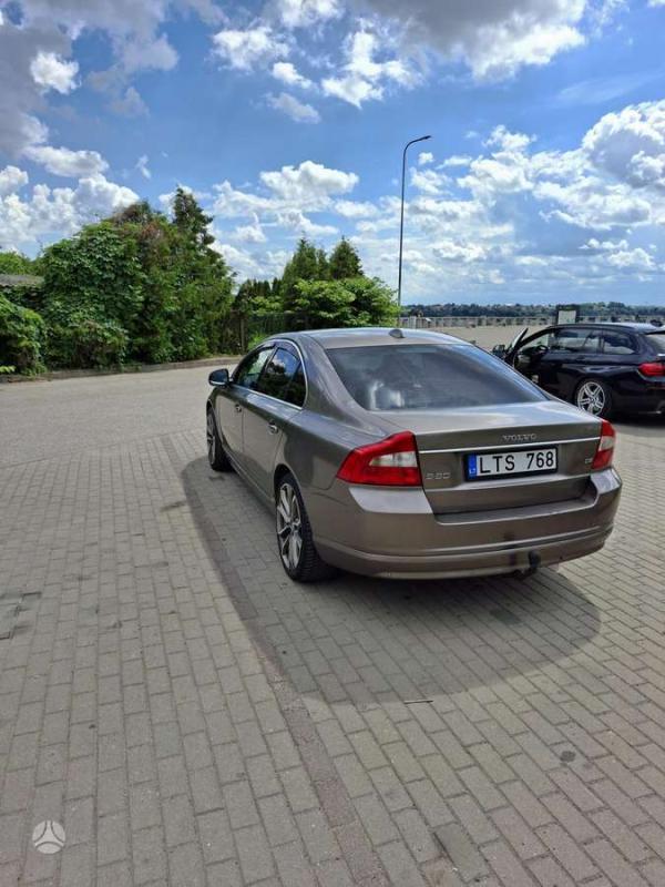 Pelēks Volvo S80 2006 Kauņa, ar dzinēja tilpumu 2.40 L un nobraukumu 323 tūkst. km par 1300 €, foto 2 vietnē AUTOMOTO.COM.LV