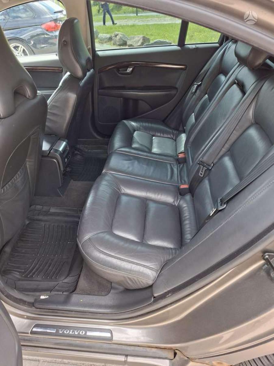 Pelēks Volvo S80 2006 Kauņa, ar dzinēja tilpumu 2.40 L un nobraukumu 323 tūkst. km par 1300 €, foto 7 vietnē AUTOMOTO.COM.LV