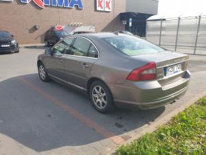 Pelēks Volvo S80 2006 Viļņa, ar dzinēja tilpumu 2.40 L un nobraukumu 300 tūkst. km par 2850 €, foto  vietnē AUTOMOTO.COM.LV