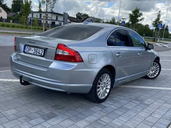 Pelēks Volvo S80 2006 Jelgava, ar dzinēja tilpumu 2.40 L un nobraukumu 295 tūkst. km par 2990 €, foto 3 vietnē AUTOMOTO.COM.LV
