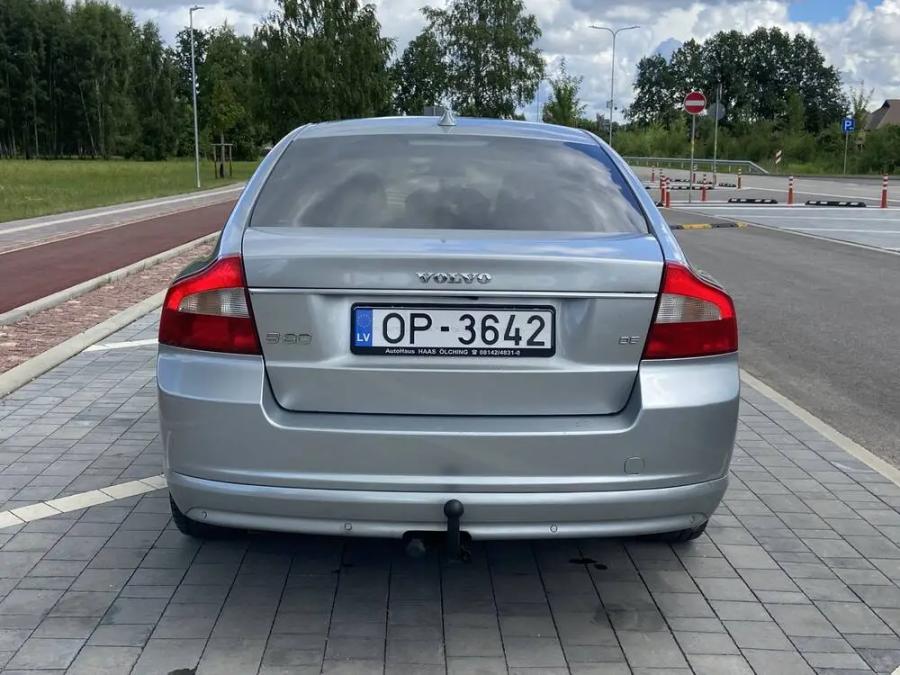 Grey Volvo S80 2006 in Jelgava, with an engine capacity of 2.40 L and mileage of 295 thousand km for 2990 €, photo 6 on AUTOMOTO.COM.LV