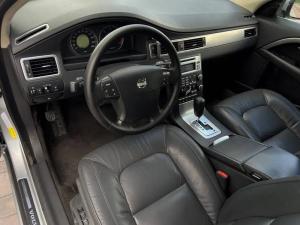 Grey Volvo S80 2006 in Jelgava, with an engine capacity of 2.40 L and mileage of 295 thousand km for 2990 €, photo 9 on AUTOMOTO.COM.LV