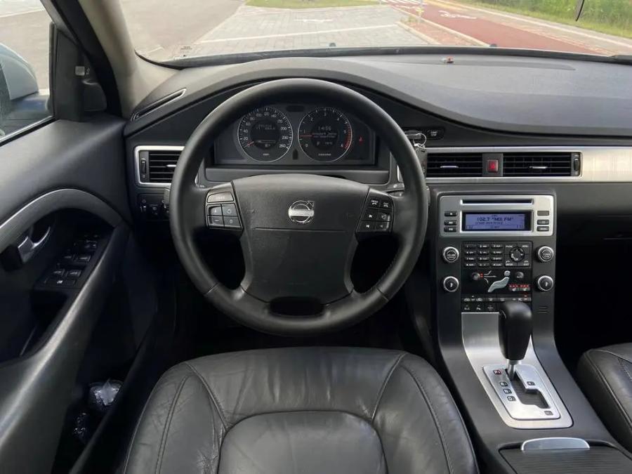 Grey Volvo S80 2006 in Jelgava, with an engine capacity of 2.40 L and mileage of 295 thousand km for 2990 €, photo 10 on AUTOMOTO.COM.LV