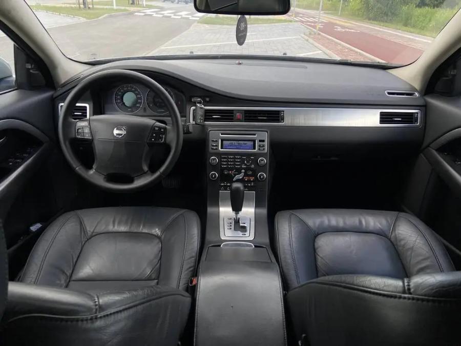 Grey Volvo S80 2006 in Jelgava, with an engine capacity of 2.40 L and mileage of 295 thousand km for 2990 €, photo 11 on AUTOMOTO.COM.LV