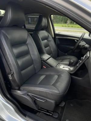 Grey Volvo S80 2006 in Jelgava, with an engine capacity of 2.40 L and mileage of 295 thousand km for 2990 €, photo 13 on AUTOMOTO.COM.LV