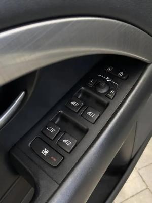 Grey Volvo S80 2006 in Jelgava, with an engine capacity of 2.40 L and mileage of 295 thousand km for 2990 €, photo 17 on AUTOMOTO.COM.LV