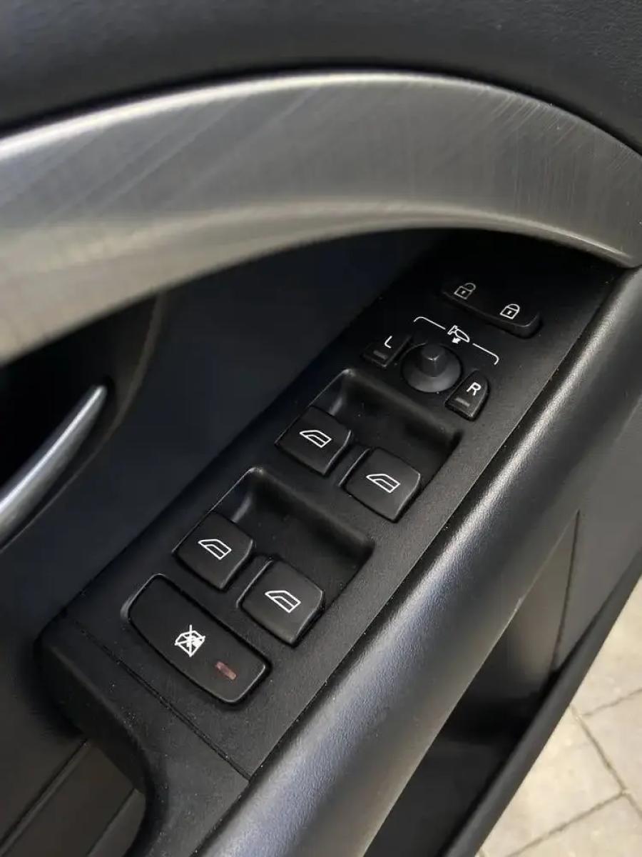 Grey Volvo S80 2006 in Jelgava, with an engine capacity of 2.40 L and mileage of 295 thousand km for 2990 €, photo 17 on AUTOMOTO.COM.LV
