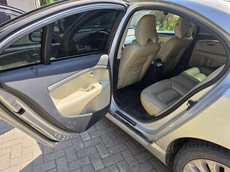 Pelēks Volvo S80 2006 Šilalė, ar dzinēja tilpumu 2.40 L un nobraukumu 307 tūkst. km par 1999 €, foto 14 vietnē AUTOMOTO.COM.LV