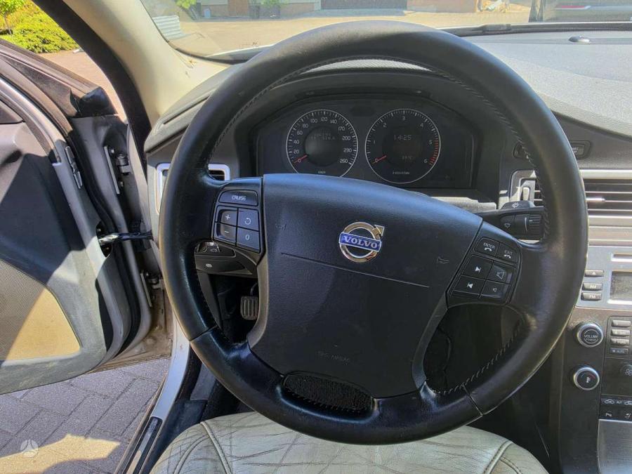 Pelēks Volvo S80 2006 Šilalė, ar dzinēja tilpumu 2.40 L un nobraukumu 307 tūkst. km par 1999 €, foto 15 vietnē AUTOMOTO.COM.LV