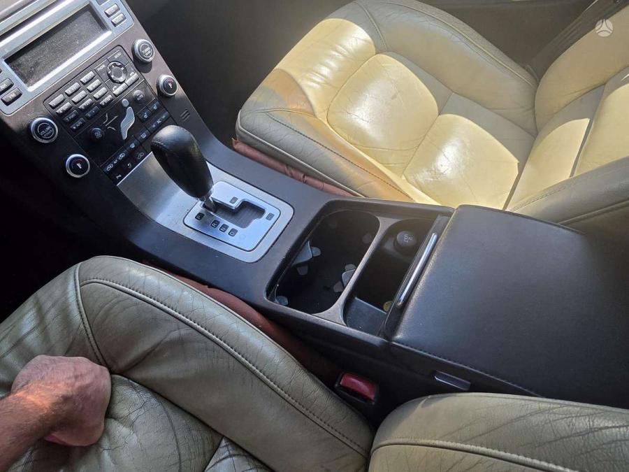Pelēks Volvo S80 2006 Šilalė, ar dzinēja tilpumu 2.40 L un nobraukumu 307 tūkst. km par 1999 €, foto 18 vietnē AUTOMOTO.COM.LV