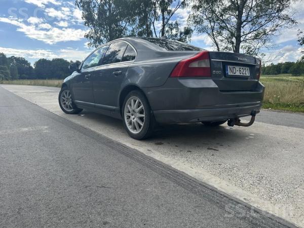 Pelēks Volvo S80 2006 Madona, ar dzinēja tilpumu 2.40 L un nobraukumu 400 tūkst. km par 2299 €, foto 2 vietnē AUTOMOTO.COM.LV