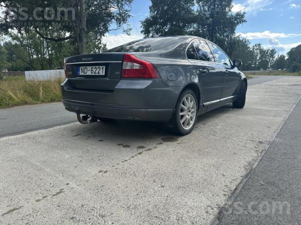 Pelēks Volvo S80 2006 Madona, ar dzinēja tilpumu 2.40 L un nobraukumu 400 tūkst. km par 2299 €, foto 4 vietnē AUTOMOTO.COM.LV