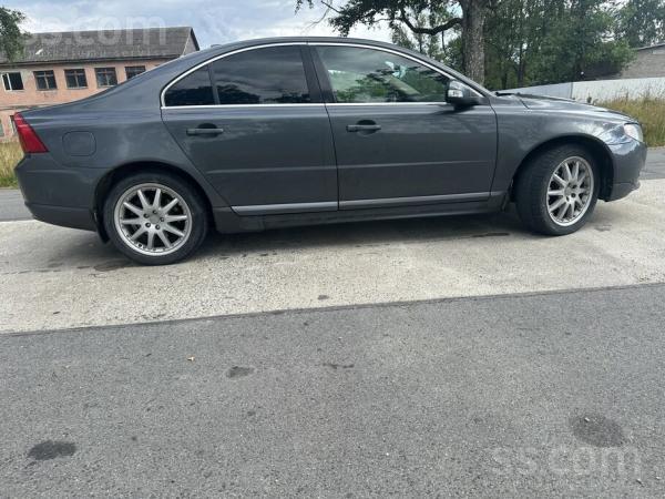 Pelēks Volvo S80 2006 Madona, ar dzinēja tilpumu 2.40 L un nobraukumu 400 tūkst. km par 2299 €, foto 5 vietnē AUTOMOTO.COM.LV