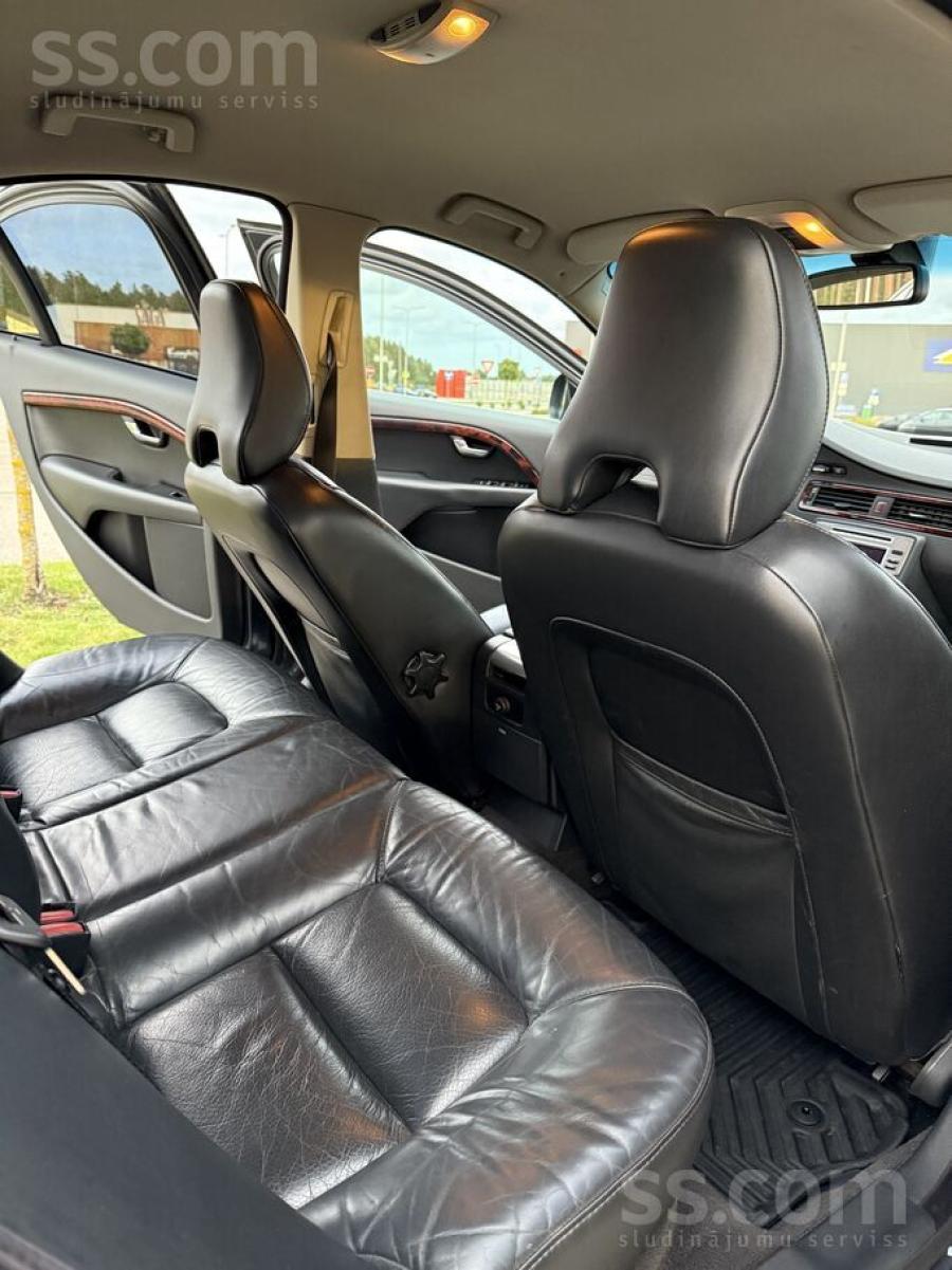 Grey Volvo S80 2006 in Riga, with an engine capacity of 2.40 L and mileage of 325 thousand km for 3700 €, photo 6 on AUTOMOTO.COM.LV