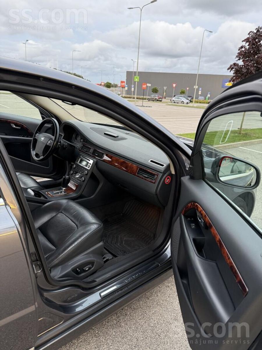 Grey Volvo S80 2006 in Riga, with an engine capacity of 2.40 L and mileage of 325 thousand km for 3700 €, photo 7 on AUTOMOTO.COM.LV