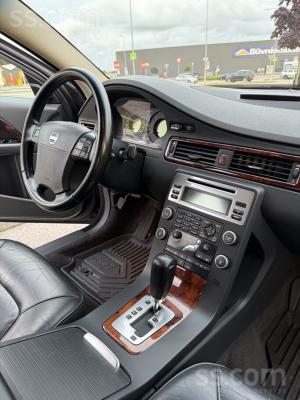 Grey Volvo S80 2006 in Riga, with an engine capacity of 2.40 L and mileage of 325 thousand km for 3700 €, photo 8 on AUTOMOTO.COM.LV