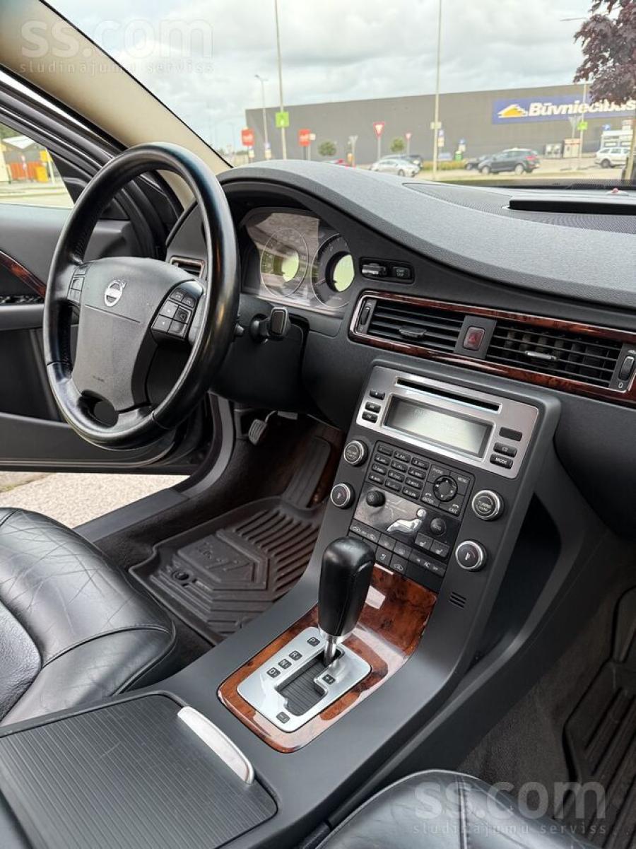 Grey Volvo S80 2006 in Riga, with an engine capacity of 2.40 L and mileage of 325 thousand km for 3700 €, photo 8 on AUTOMOTO.COM.LV