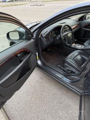 Grey Volvo S80 2006 in Riga, with an engine capacity of 2.40 L and mileage of 325 thousand km for 3700 €, photo 12 on AUTOMOTO.COM.LV