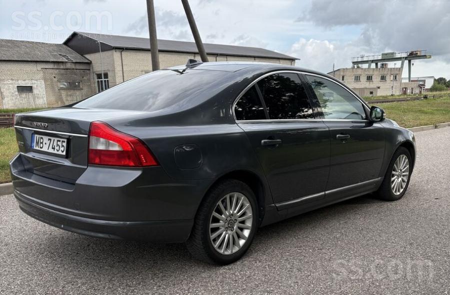 Pelēks Volvo S80 2006 Ventspils, ar dzinēja tilpumu 2.40 L un nobraukumu 450 tūkst. km par 2100 €, foto 6 vietnē AUTOMOTO.COM.LV