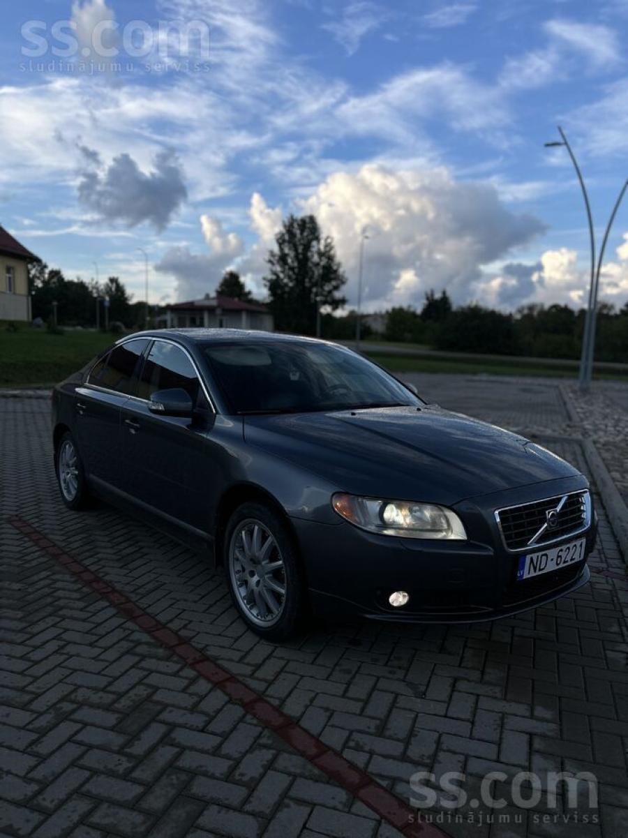 Grey Volvo S80 2006 in Madona, with an engine capacity of 2.40 L and mileage of 439 thousand km for 2500 €, photo 1 on AUTOMOTO.COM.LV