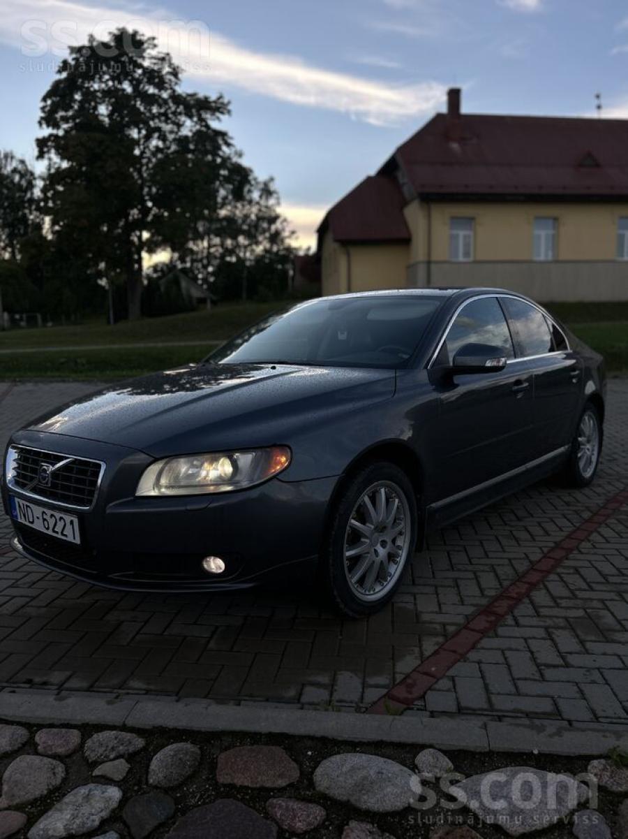 Grey Volvo S80 2006 in Madona, with an engine capacity of 2.40 L and mileage of 439 thousand km for 2500 €, photo 3 on AUTOMOTO.COM.LV