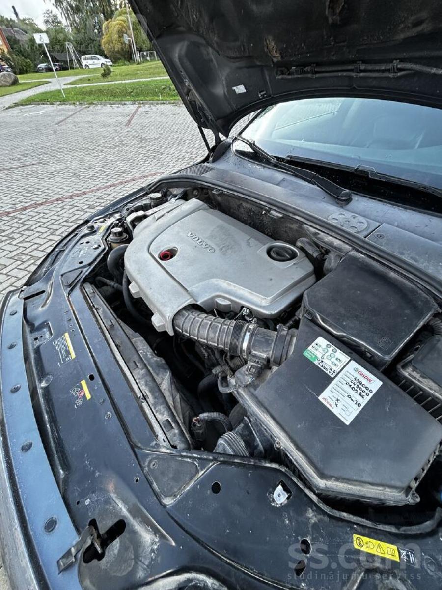 Grey Volvo S80 2006 in Madona, with an engine capacity of 2.40 L and mileage of 439 thousand km for 2500 €, photo 9 on AUTOMOTO.COM.LV