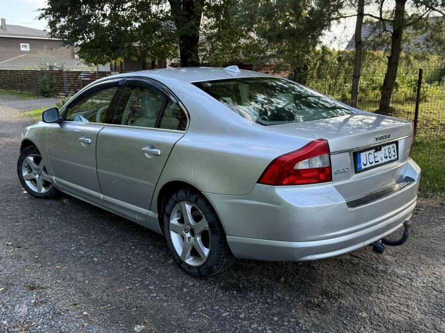 Grey Volvo S80 2006 in Vilnius, with an engine capacity of 2.40 L and mileage of 336 thousand km for 2900 €, photo 6 on AUTOMOTO.COM.LV