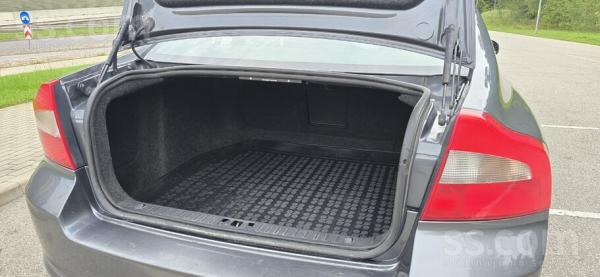 Grey Volvo S80 2006 in Gulbene, with an engine capacity of 2.40 L and mileage of 350 thousand km for 2500 €, photo 10 on AUTOMOTO.COM.LV