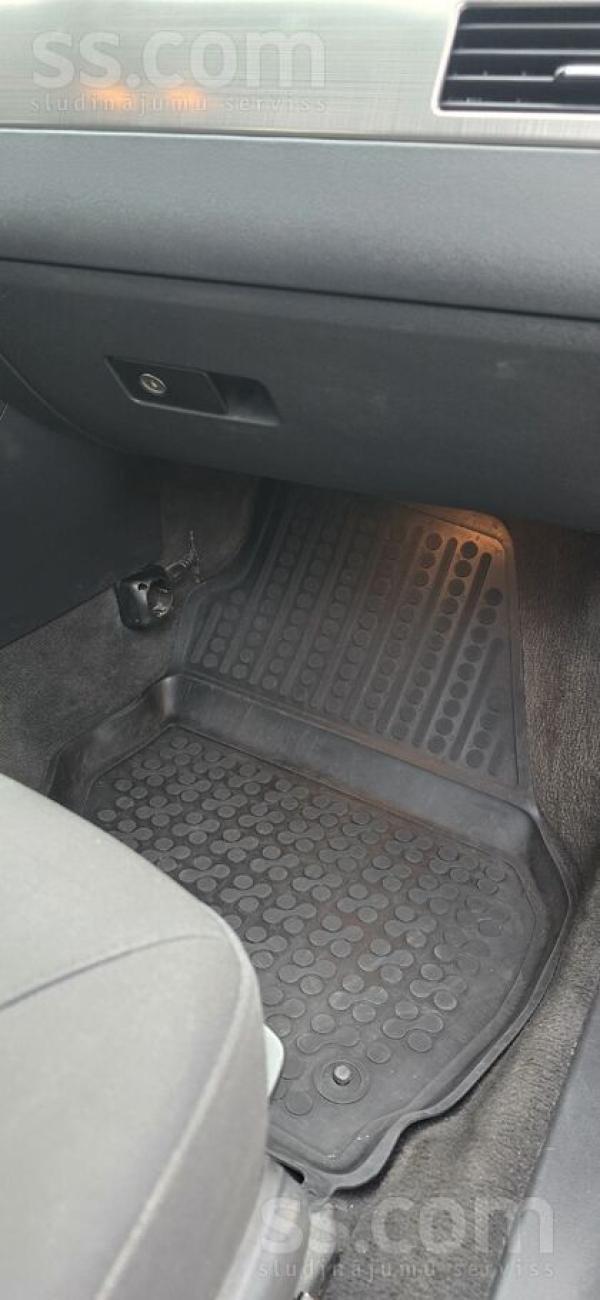 Grey Volvo S80 2006 in Gulbene, with an engine capacity of 2.40 L and mileage of 350 thousand km for 2500 €, photo 11 on AUTOMOTO.COM.LV