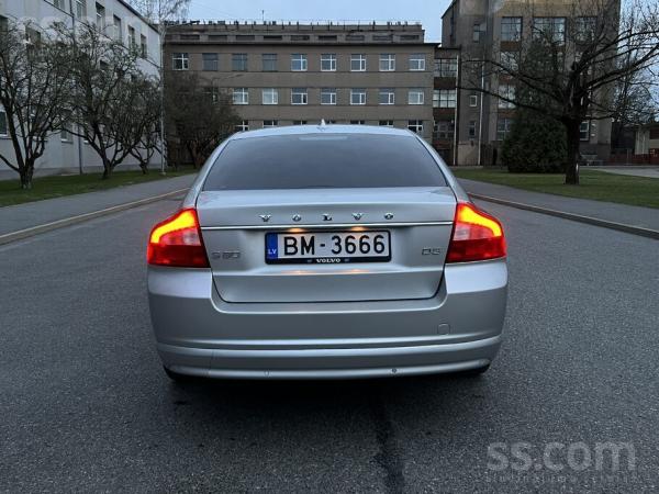 Grey Volvo S80 2007 in Riga, with an engine capacity of 2.40 L and mileage of 280 thousand km for 3900 €, photo 7 on AUTOMOTO.COM.LV