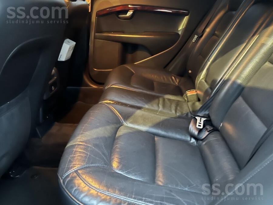 Grey Volvo S80 2007 in Riga, with an engine capacity of 2.40 L and mileage of 280 thousand km for 3900 €, photo 16 on AUTOMOTO.COM.LV