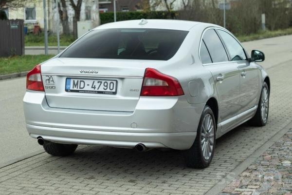 Pelēks Volvo S80 2007 Rīga, ar dzinēja tilpumu 2.40 L un nobraukumu 0 tūkst. km par 1890 €, foto 4 vietnē AUTOMOTO.COM.LV