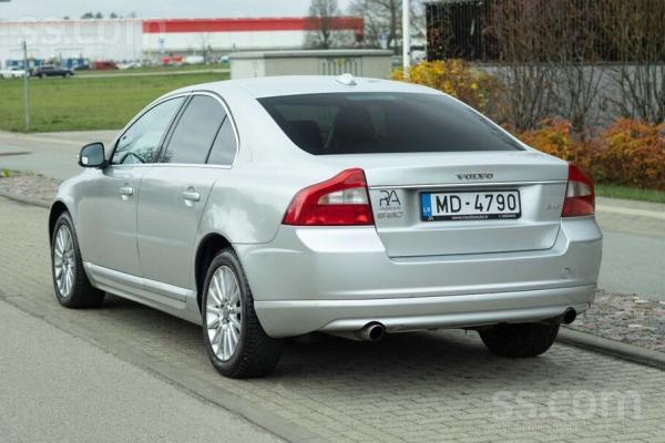 Pelēks Volvo S80 2007 Rīga, ar dzinēja tilpumu 2.40 L un nobraukumu 0 tūkst. km par 1890 €, foto 6 vietnē AUTOMOTO.COM.LV